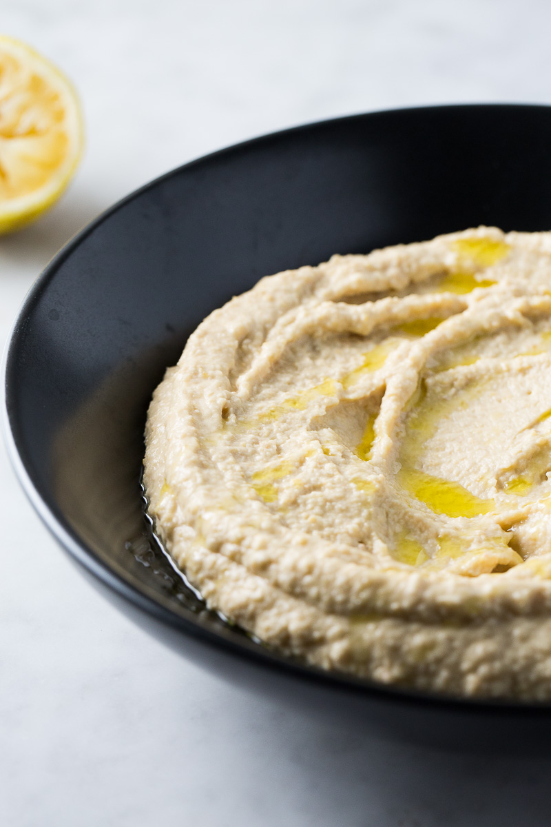 Hummus con Champiñones Rostizados al Ajillo | Una botana deliciosa