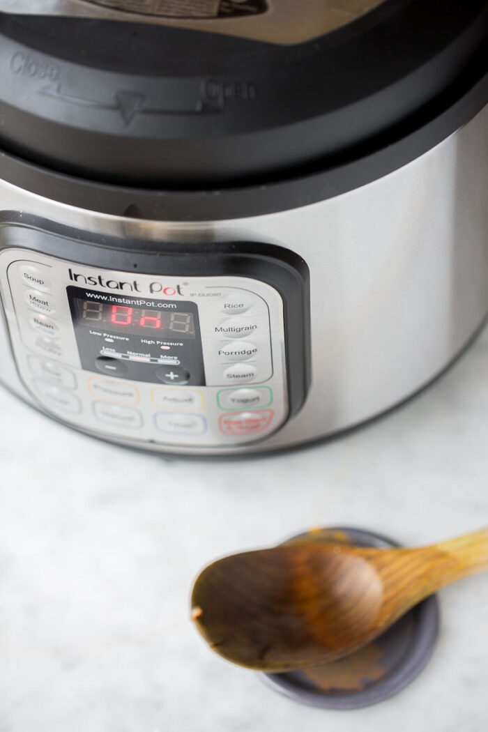 Chícharo seco en sopa con hierbas frescas - piloncillo&vainilla