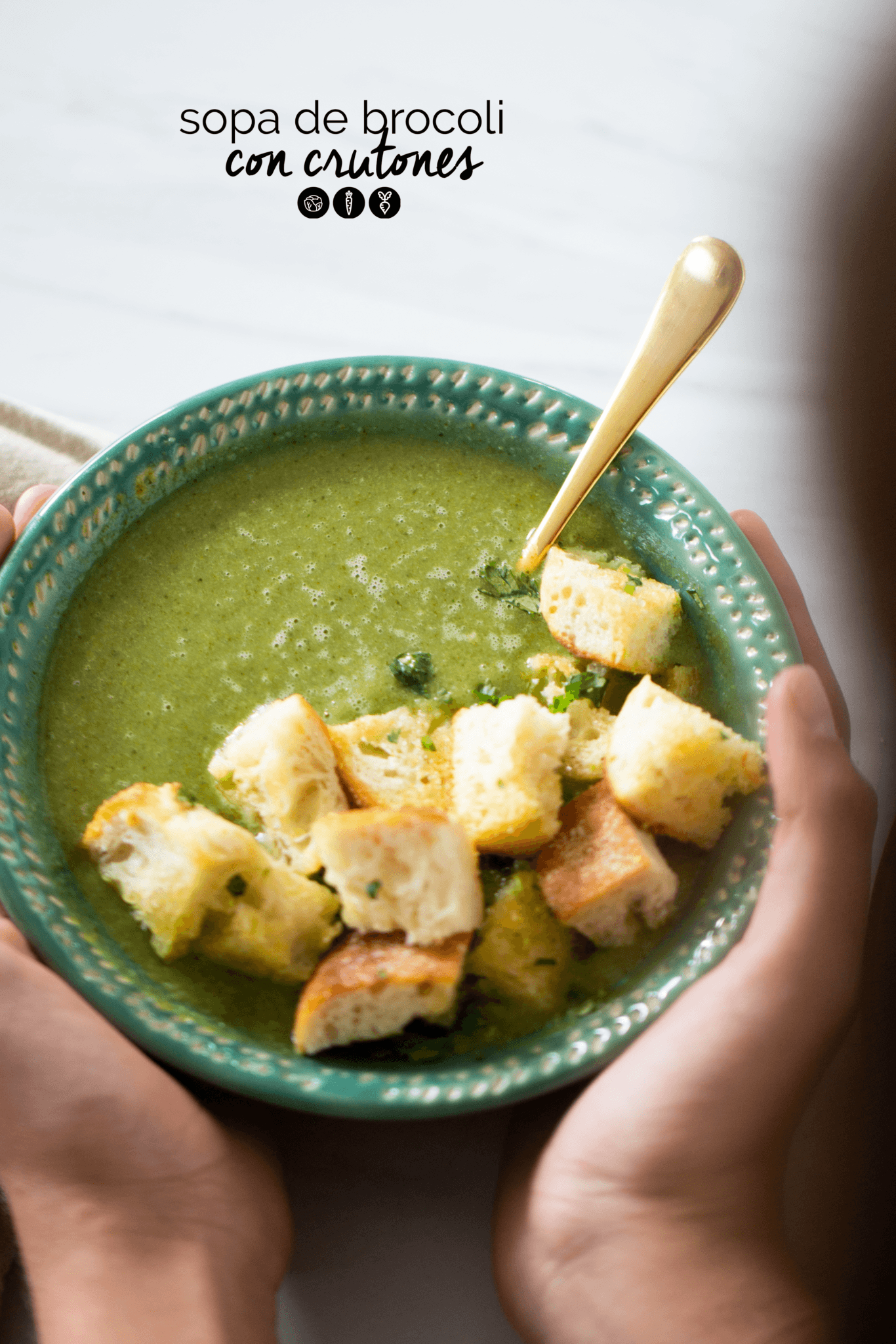Sopa de brocoli y espinaca con crutones con cilantro | Piloncillo&Vainilla