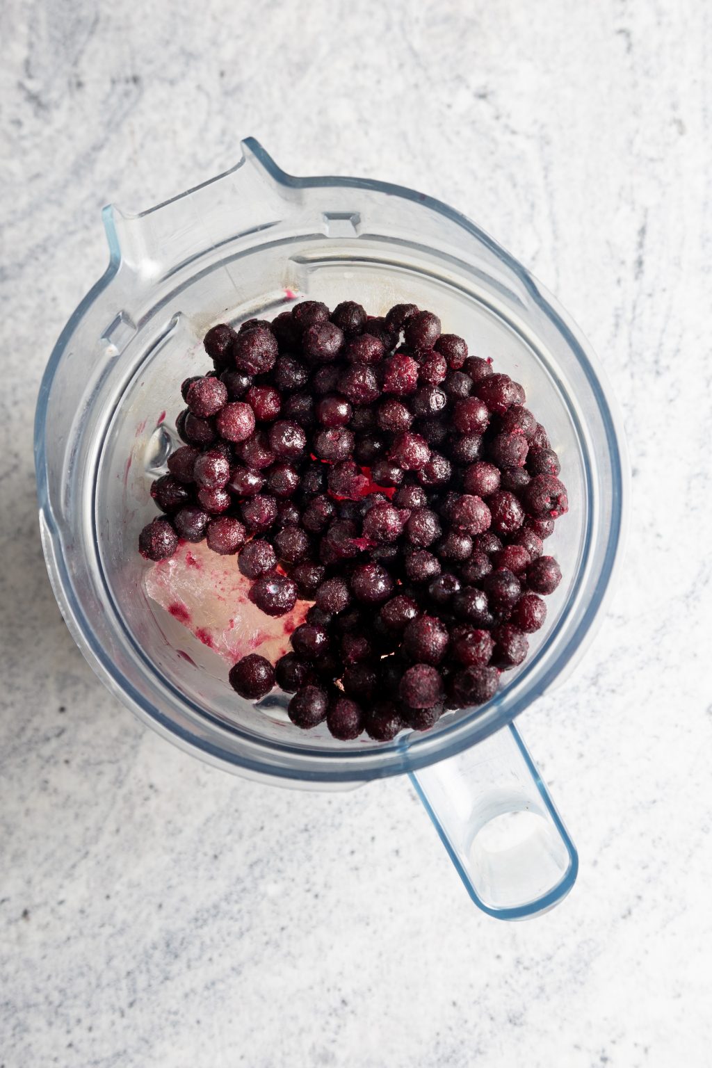Frappé de vino blanco con moras