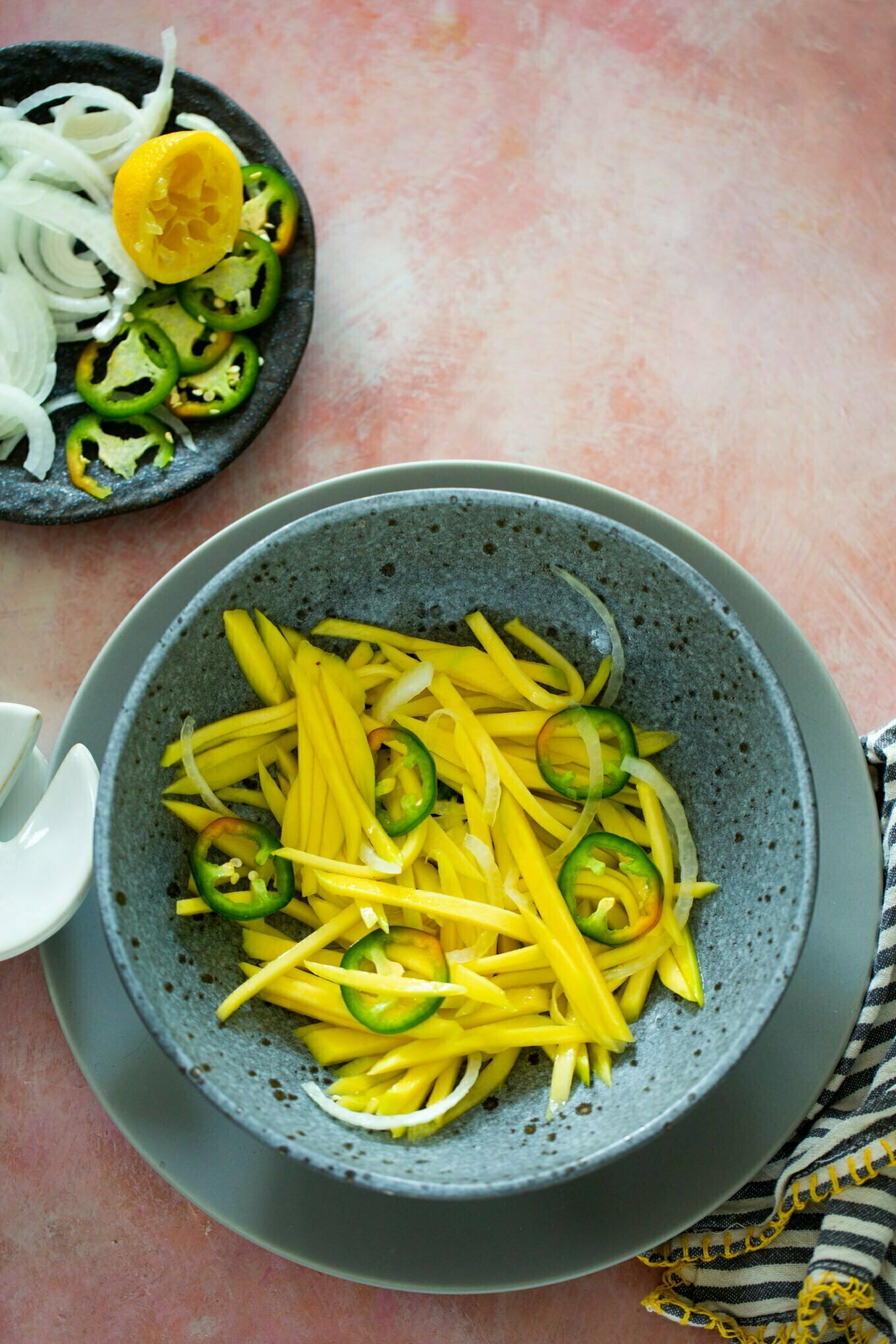 Ensalada de mango verde con chile serrano | Piloncillo&Vainilla